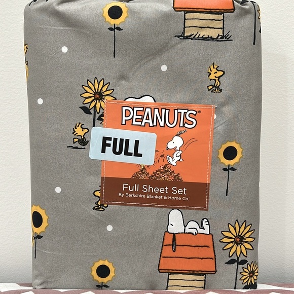 Peanuts | Bedding | Nwt Berkshire Peanuts Sunflowers Snoopy Full Size ...